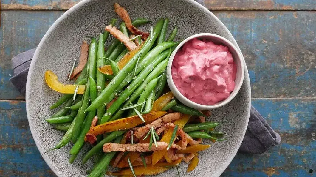 Baked haricots verts with bacon and hummus - Discovered